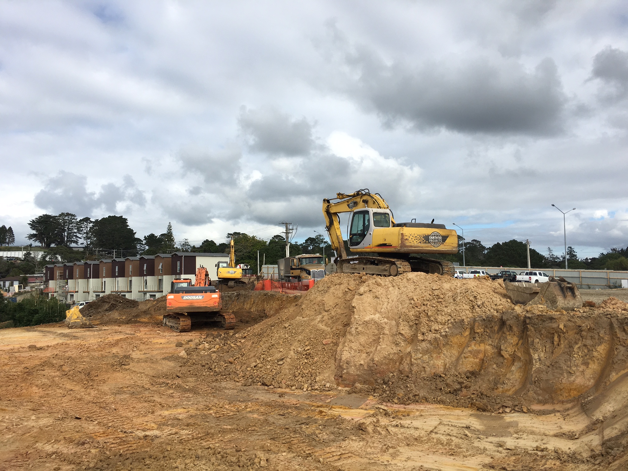 Earthtec_Digger_at_work_Siteworks (6)